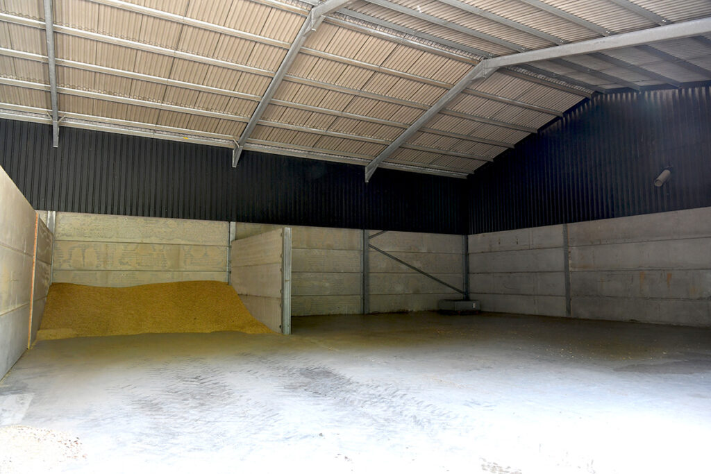 Steel Frame Grain Store for Newbottle Estate in Northamptonshire
